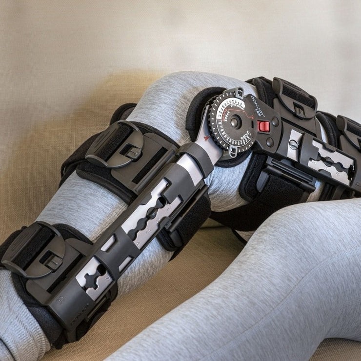 Donjoy X-Act ROM Post-Op Knee Brace - KneeSupports.com